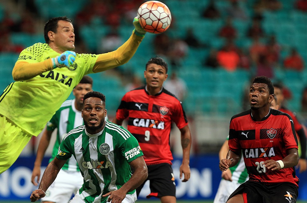 ที่นี่บราซิล ! แข้งในลีกบราซิลวางมวยกันน่วม ใบแดงว่อน 9 ใบ (มีคลิป ...