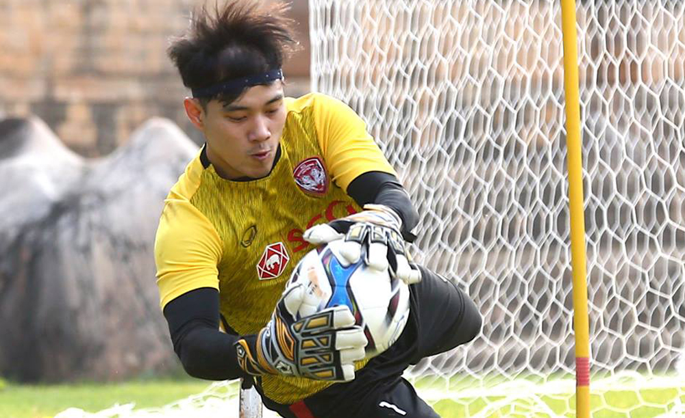 "กัมพล" รับกดดันทุกครั้งที่ต้องเฝ้าเสาแทน "กวินทร์" - ขอบสนาม