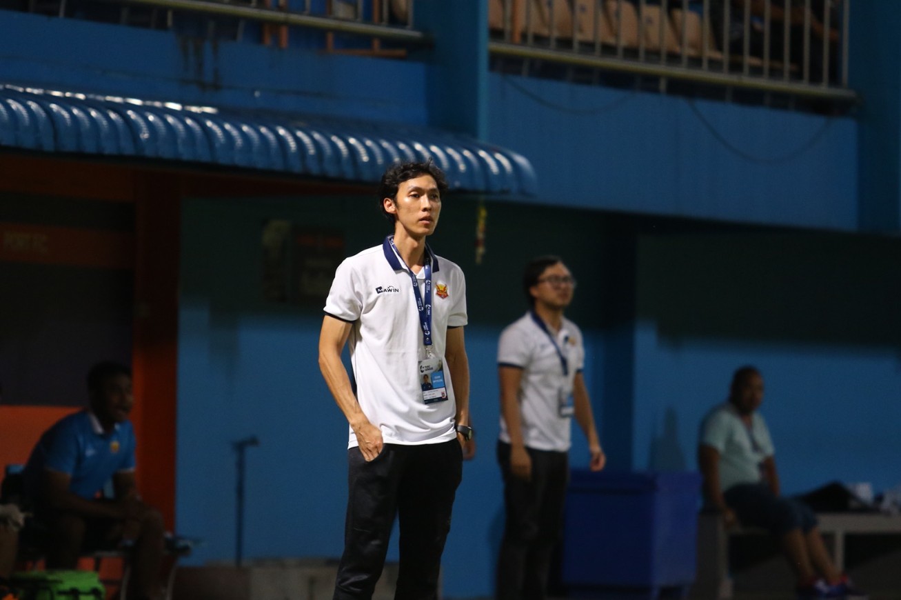 ผมเอาอยู่! โค้ชเบนซ์ คำรามขอพาสุโขทัยอยู่รอดไทยลีก - ขอบสนาม